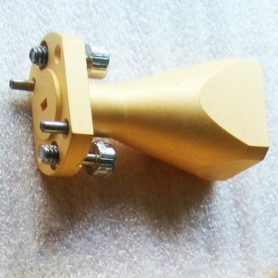 Linearly Polarized Waveguide Antenna In Microwave High Gain 50*19*19mm